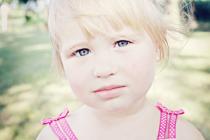 Close-up photography of girl wearing pink tank top | free photos | UIHere Close-up photography of girl wearing pink tank top | free photos | UIHere
